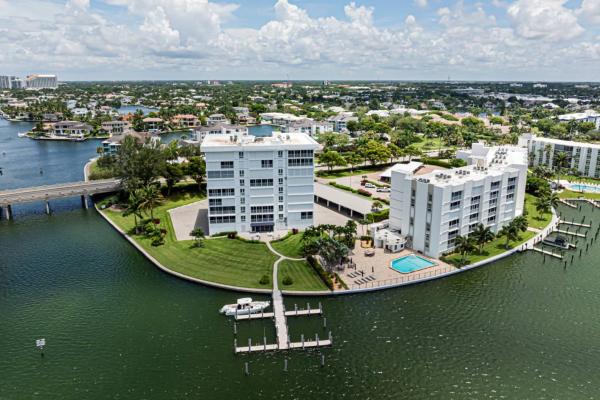 Park Shore Dr: Bayfront- Unit #101 - Naples, FL