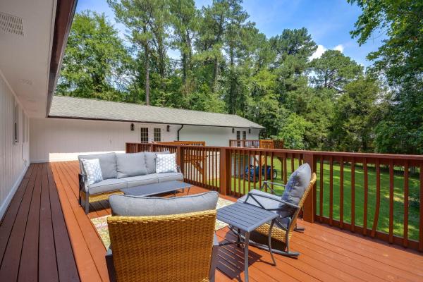 Office, Deck, Yard: Thomasville Gem On Golf Course - Thomasville, NC