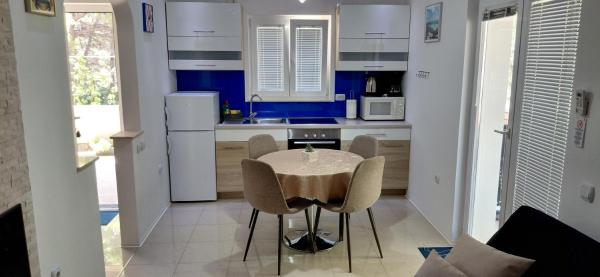 Apartments Pinus - Pirovac