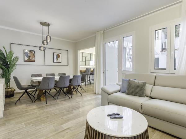 Sitges Centre Mediterranean House- 5 Bedroom, 4 Bathroom, Terrace Courtyard, Private Rooptop Pool - Catalogne