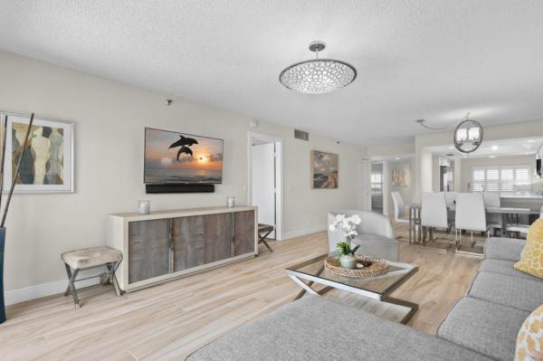 Oceanfront Two Bedroom Residence In Juno Beach - Juno Beach, FL