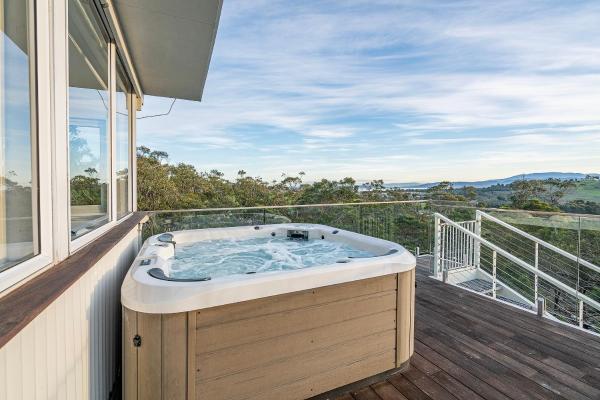 Golden Hours - Serene Bushland Outlook & Outdoor Spa - Dodges Ferry
