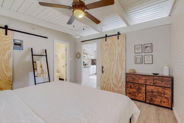 Remodeled Courtyard Apt W/king Bed, In-unit W&d - Albuquerque, NM