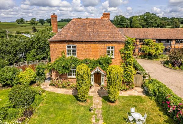 Herefordshire Farmhouse 5-bed Near Much Cowarne - Ledbury