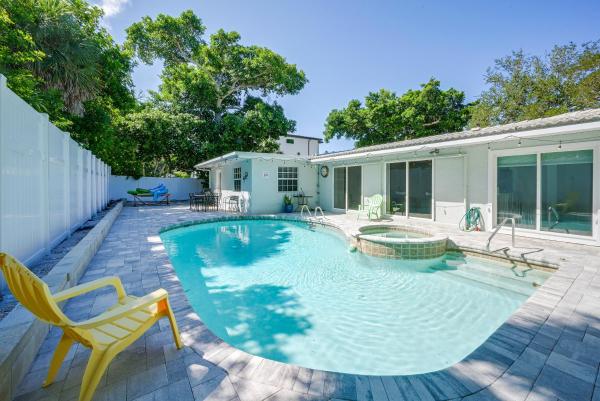 < 2 Mi To Beaches! Poolside Paradise In Siesta Key - Siesta Key, FL