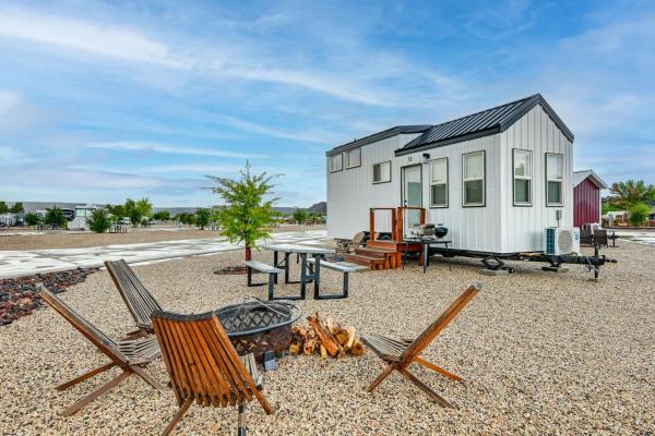 Gateway To Red Rock Adventures! Resort Tiny Home - La Verkin, UT