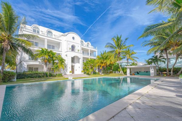 Love Beach W4 - Penthouse Steps To Pool & Beach - Nassau