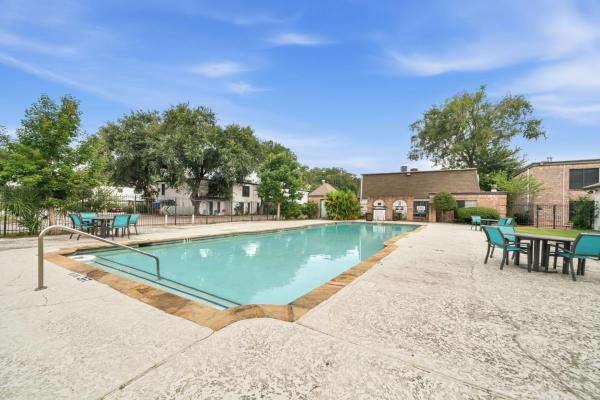 Stylish 2br Apt In Houston - シュガーランド, TX