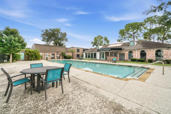 Houston 2br Pool Apartment With Patio Sleeps 6 - Houston, TX