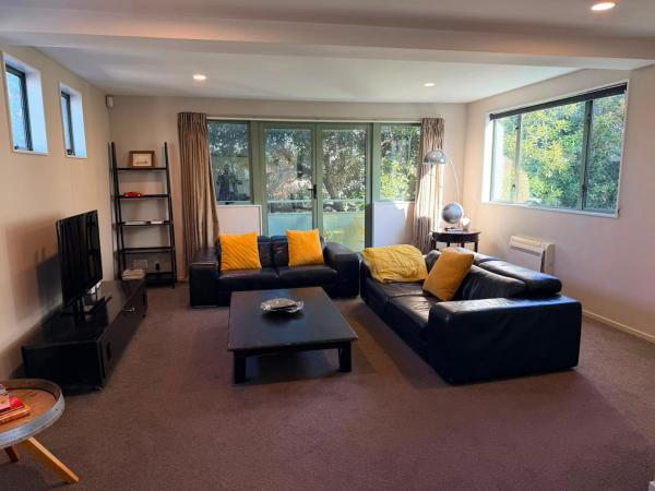 15 Minutes Walk To Stadium - 2 Car Parks 2 Bedroom - Lyttelton