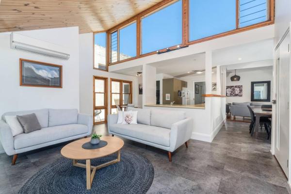 Stevenson Beach Cottage - Walk To Beach & Cbd - Newcastle