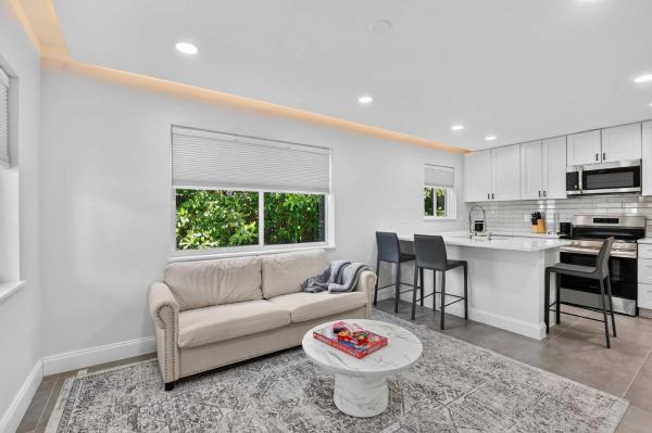 Coveside Hideaway 1 & Coastal Retreat - Deerfield Beach, FL