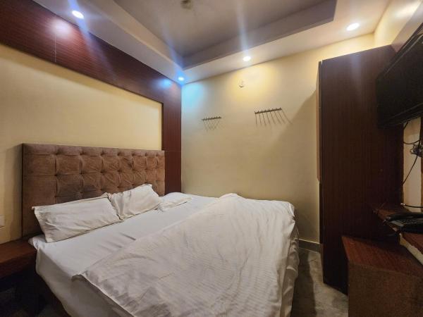 Oly Hotel Royal Orbit Near Jama Masjid - Ghaziabad