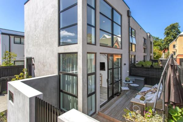 Boutique Sophisticated One Bedroom Hideaway - West Coast