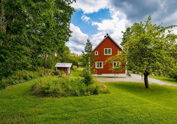 Swedish House With Forest Garden Near Nora & ÖRebro - Lindesberg