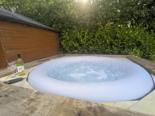 Peaceful Large King Room L 55inch Tv L Hot Tub - 볼튼