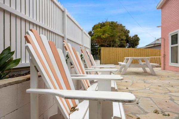 The Pink Lodge - Lorne