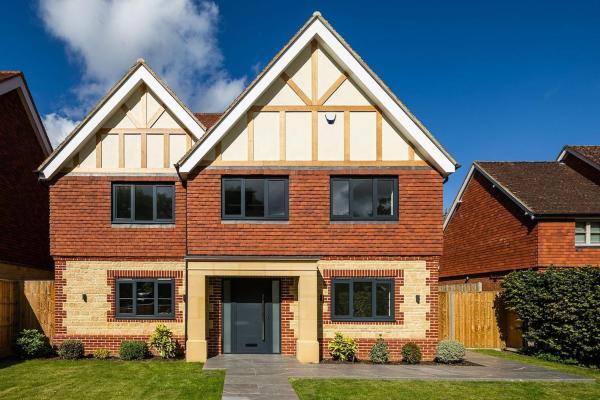 Detached 6 Bedroom Home In Surrey Hills Peaslake - Dorking