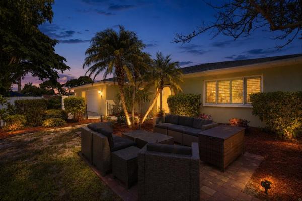Coastal Hideaway - Venice Beach, FL
