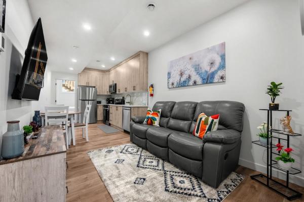 Luna Bright Close To Airport & Trails Pets - Calgary