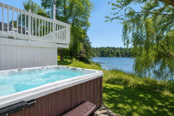 Country House With Spa, Small Beach, Pool - Mont-Tremblant