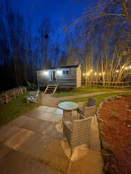 Oakwood Marina - Private Shepherd's Hut - Staffordshire