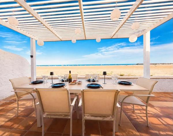 La Plage Au Pied De La Terrasse - Fleury