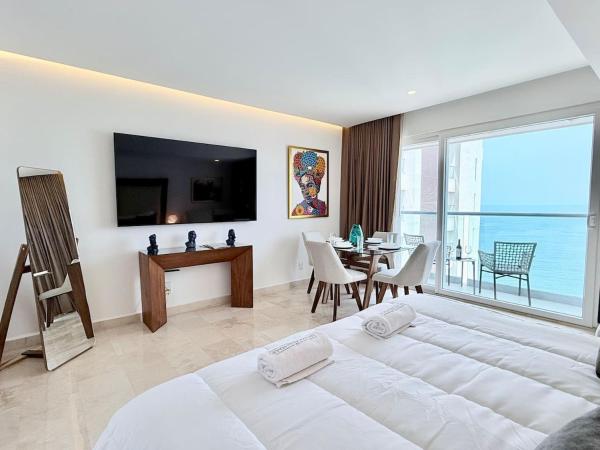 Sky-high Oceanfront Retreat For Two – Romantic 27th Floor Stay By Moikkarentals - Puerto Vallarta