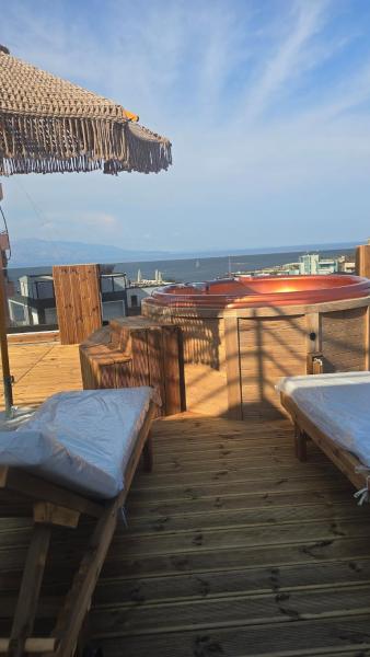 Penthouse With Terrace, Jacuzzi, And Sea View - Sarandë