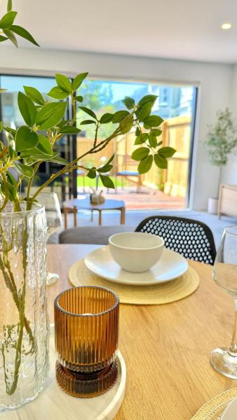 Cbd 2 Bed, 2 Bath Townhouse And Parking - Christchurch