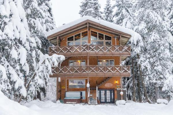 Big Group Chalet W Two Kitchens Near Lifts - Alyeska, AK