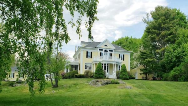 Oceanview Classic Maine Cottage Within 1 Minute Walk To Cape Neddick Beach - York, ME
