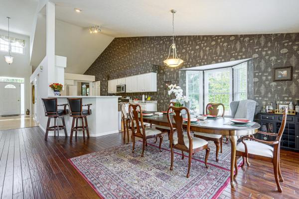 Lake Views & Work Spaces: Quiet Hilliard Home! - Dublin, OH