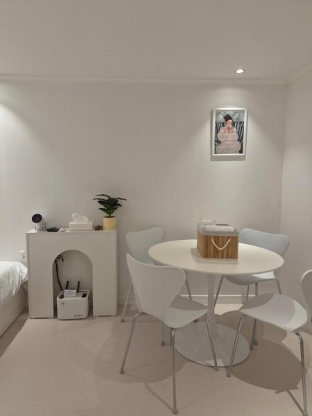 1-minute Walk From Busan Station, Emotional Accommodation, Beam Projector , Luggage Storage , 404 - Busan