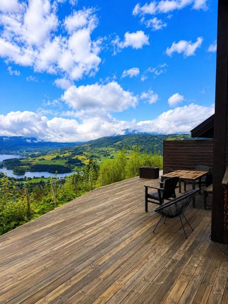 Panoramic Mountain & Lake Views - Modern Large Chalet - Free Parking - Vossevangen