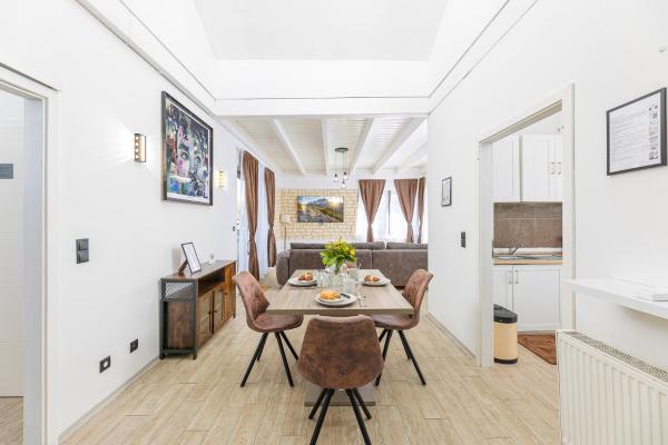 Große Ferienwohnung 150 Qm, 8 Gäste, 4 Sz, 2 Bäder, 24 Qm Terrasse Mit Grillplatz, 2 Parkplätze - Deidesheim