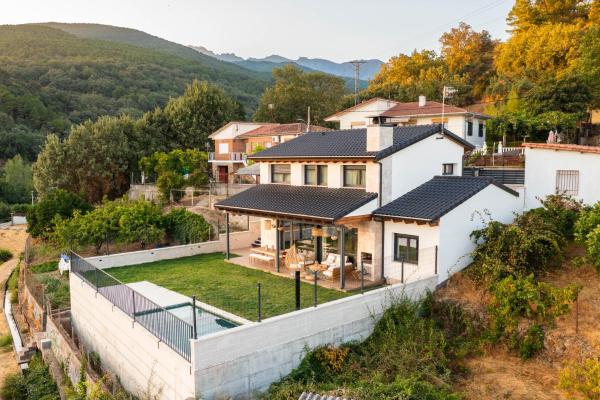 Villa De Diseño Con Jardín, Piscina Y Vistas - Candeleda