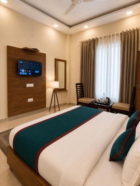 Hotel Woodlark Inn Zirakpur Chandigarh !! Family Hotel ! Traveler Choice ! Top Rated Property - Panchkula