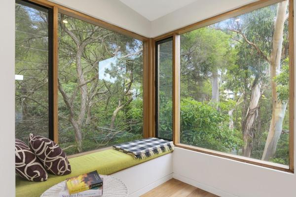 Clovelly - Byo Linen - Lorne