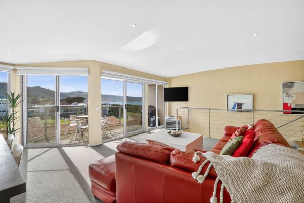 Butter Factory 8 - Apollo Bay