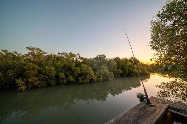 Private Upstairs Stay W/ Deck & Boat Ramp - Townsville