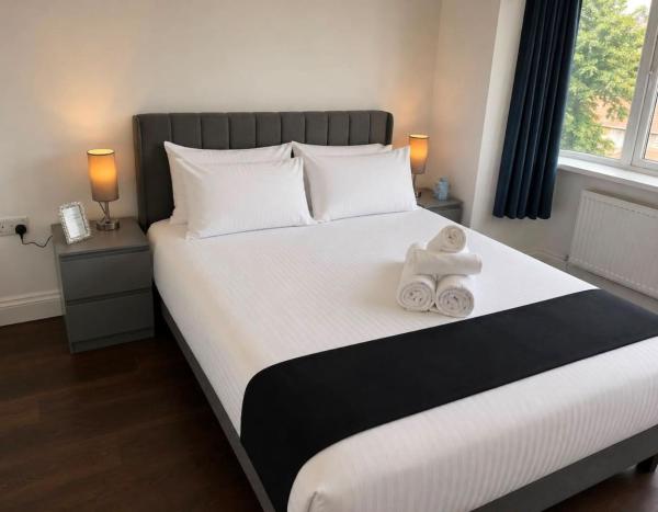 New 6 Bed- 4 Bath Home Near Luton Airport - Harpenden