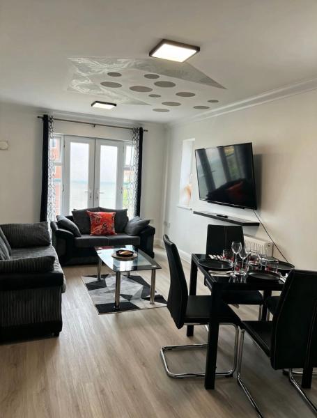 Stanton- Impeccable & Stylish 2 Bedroom - Dartford