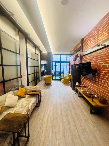 Large Modern Industrial Loft Close To Beaches - La Coruña