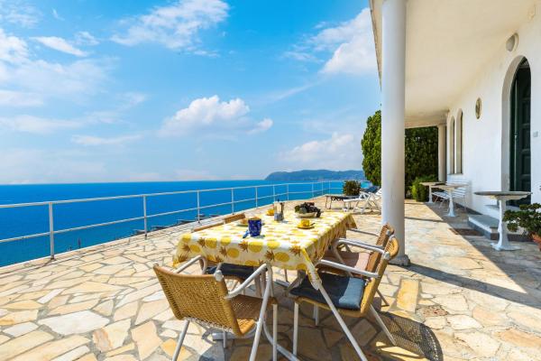 Hostdomus - Villa Nautilus With Private Parking - Alassio