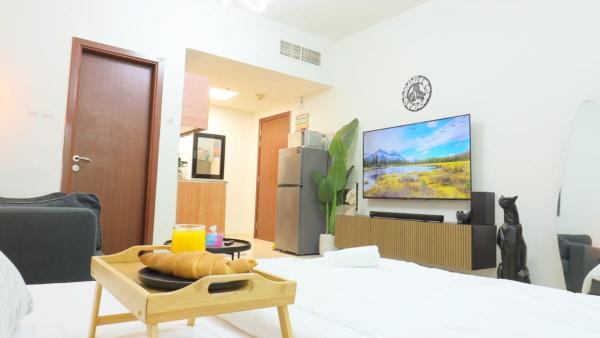 Exquisite Studio With Creek Front View Included Pool & Gym - Ajmán