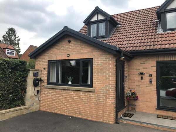 Chesterfields Newest Accommodation At Lorien Stays - Chatsworth - Peak District- Ev Point - Chesterfield