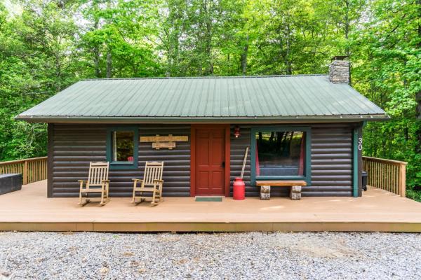 The Big Little Cabin - Hot Tub - Playground - 