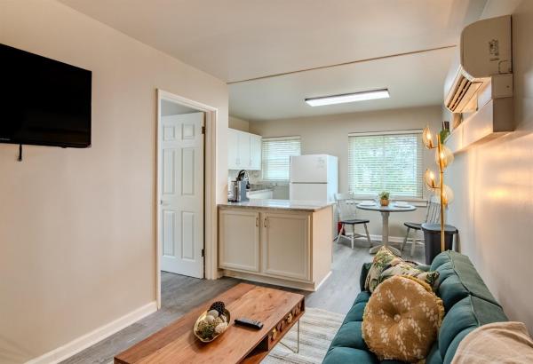 Perfect Location Vulcans Hideout B4 King Bed - Homewood, AL