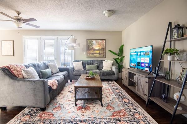Ridge Retreats Unit B - Balconywifi4 Queen Beds - Birmingham, AL